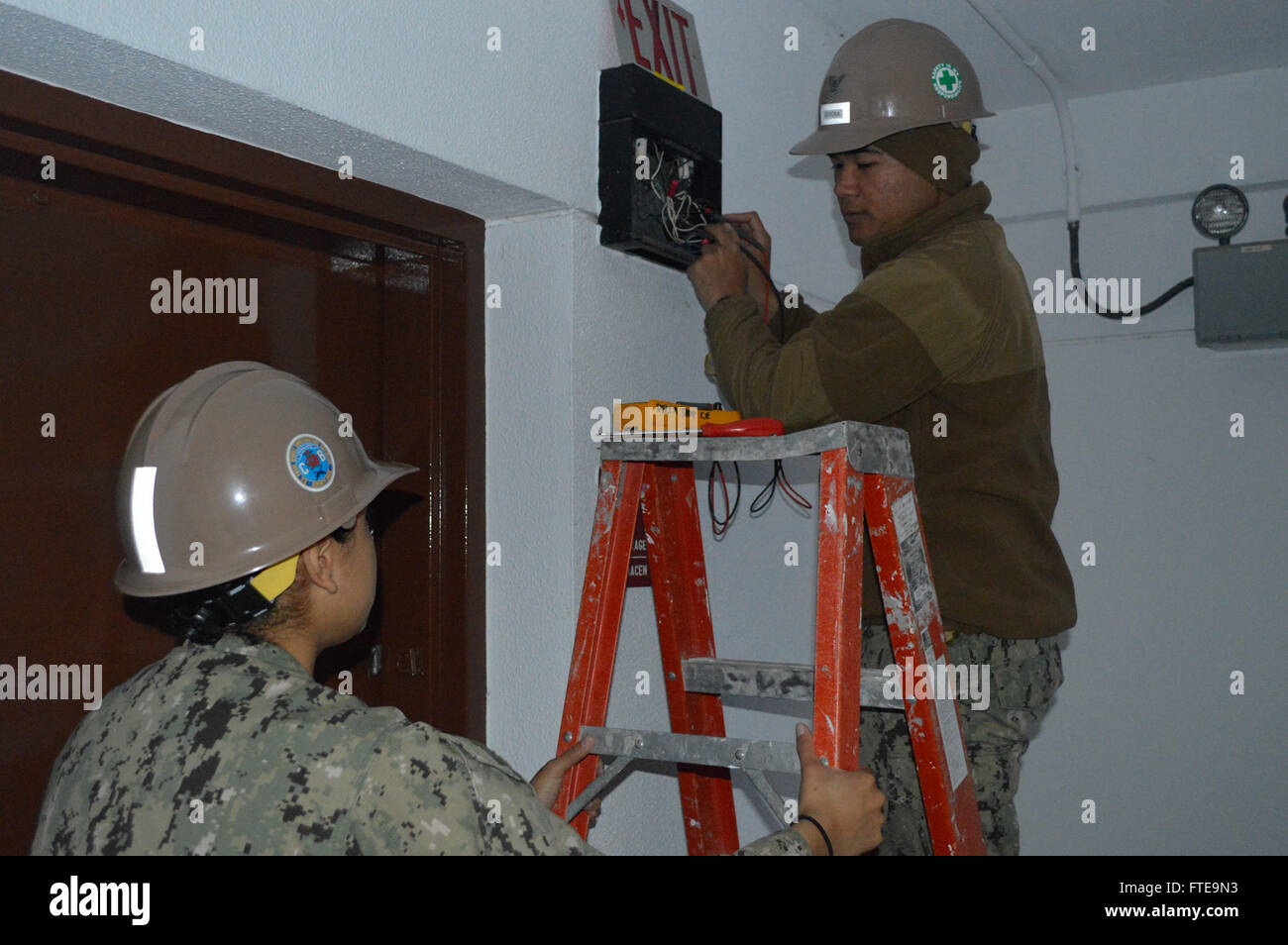 U s navy construction electrician 3rd hi-res stock photography and ...
