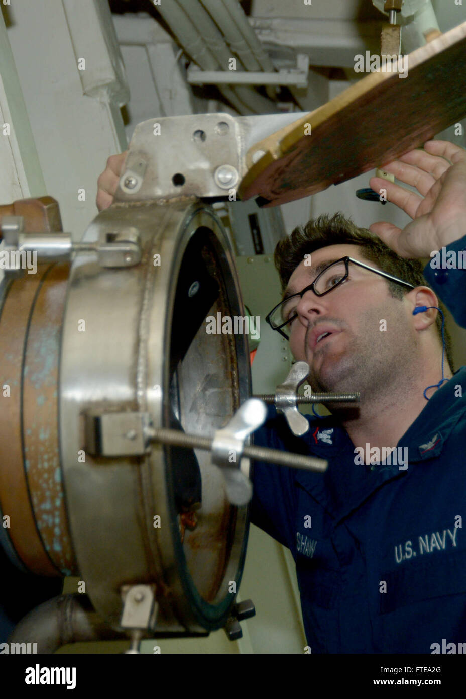 Towed array sonar hi-res stock photography and images - Alamy