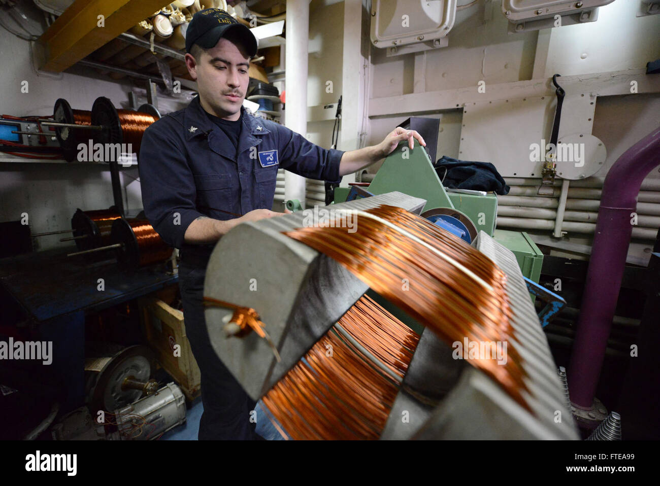 U s navy electricians mate 3rd hi-res stock photography and images - Alamy