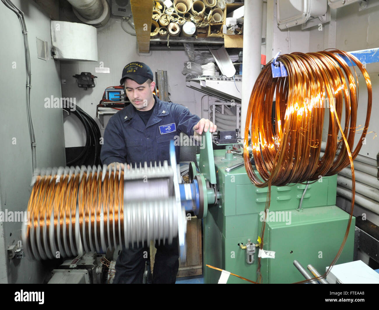 U s navy electricians mate 3rd hi-res stock photography and images - Alamy