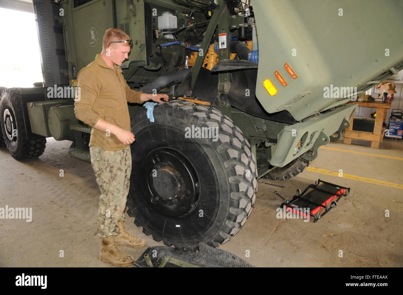 U s navy construction mechanic constructionman hi-res stock photography ...