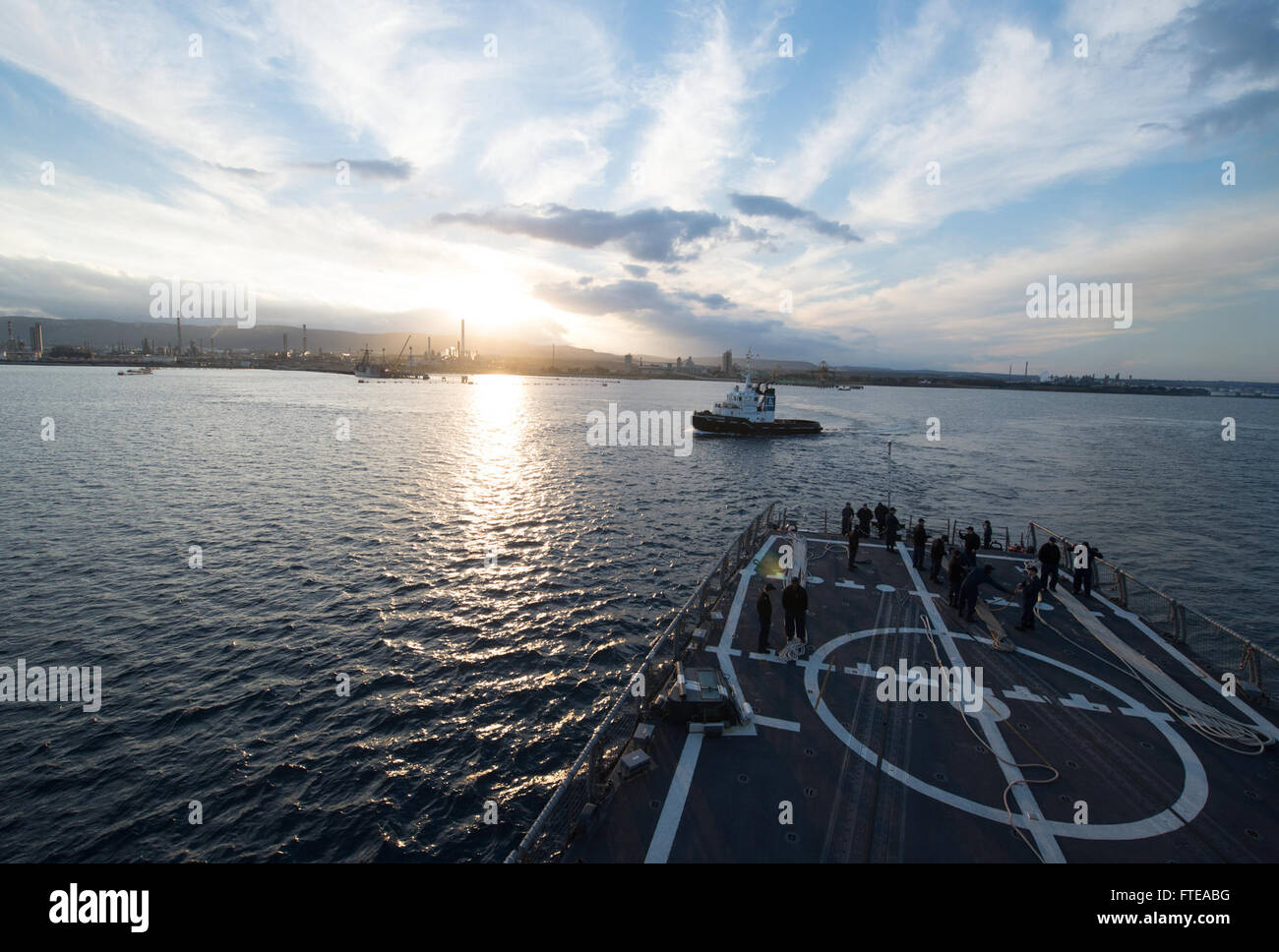 The guided-missile frigate USS Simpson (FFG 56) transits Augusta Bay in ...