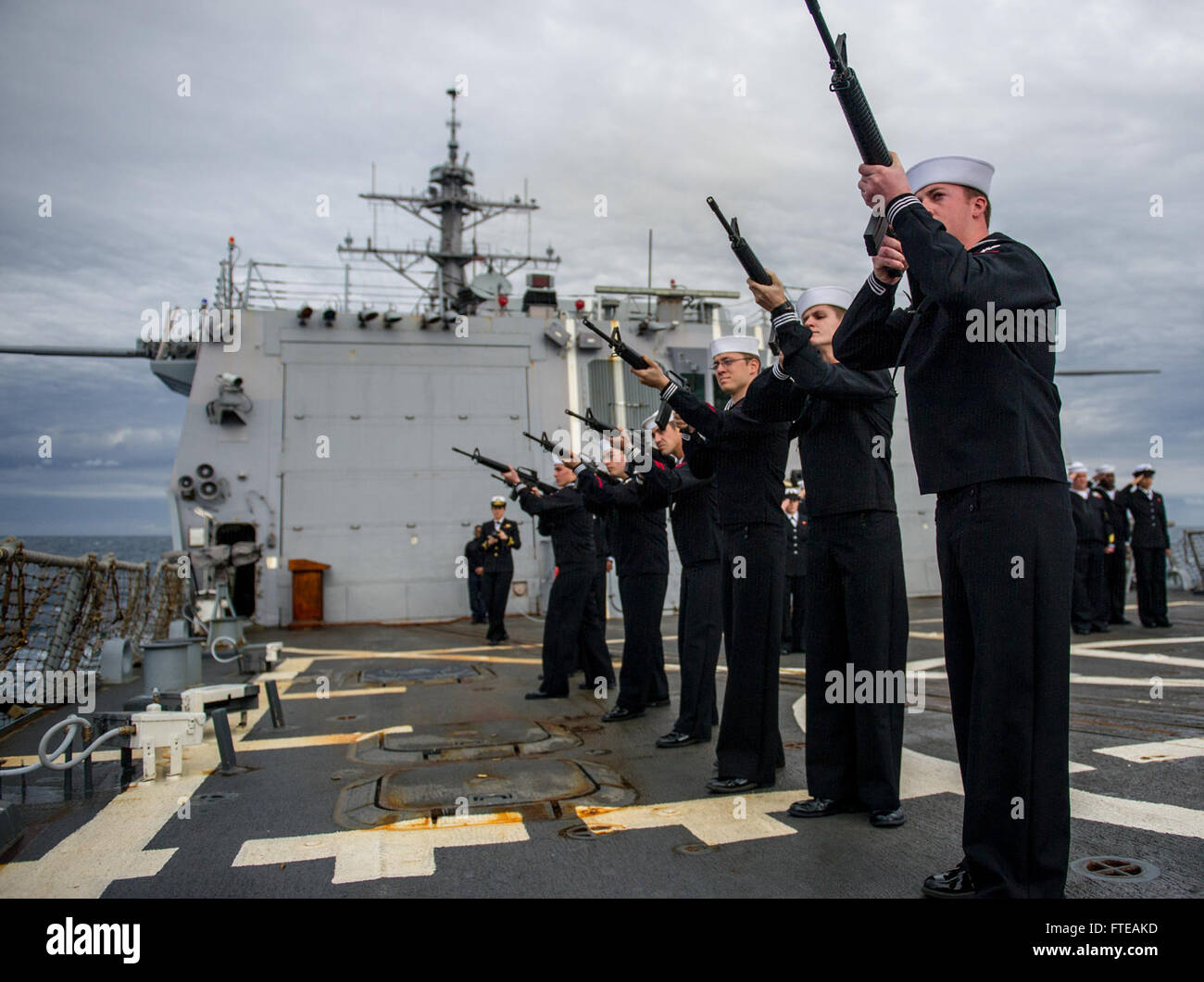 U s navy sailors render salute hi-res stock photography and images - Alamy