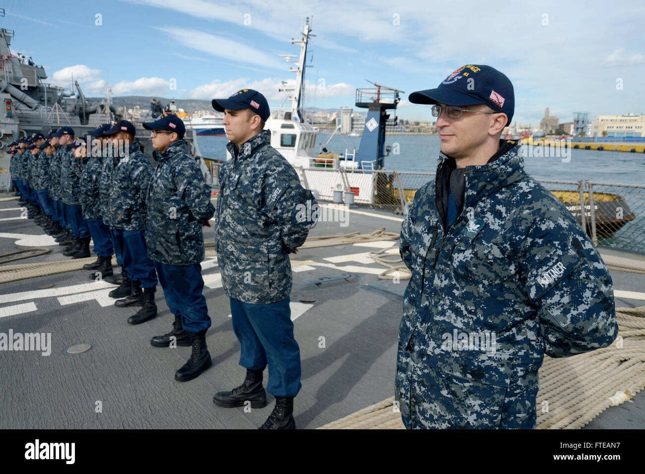 Us navy man rails hi-res stock photography and images - Alamy