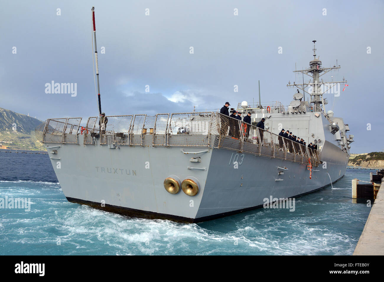 The USS Truxtun (DDG 103), a guided-missile destroyer, departs Souda ...