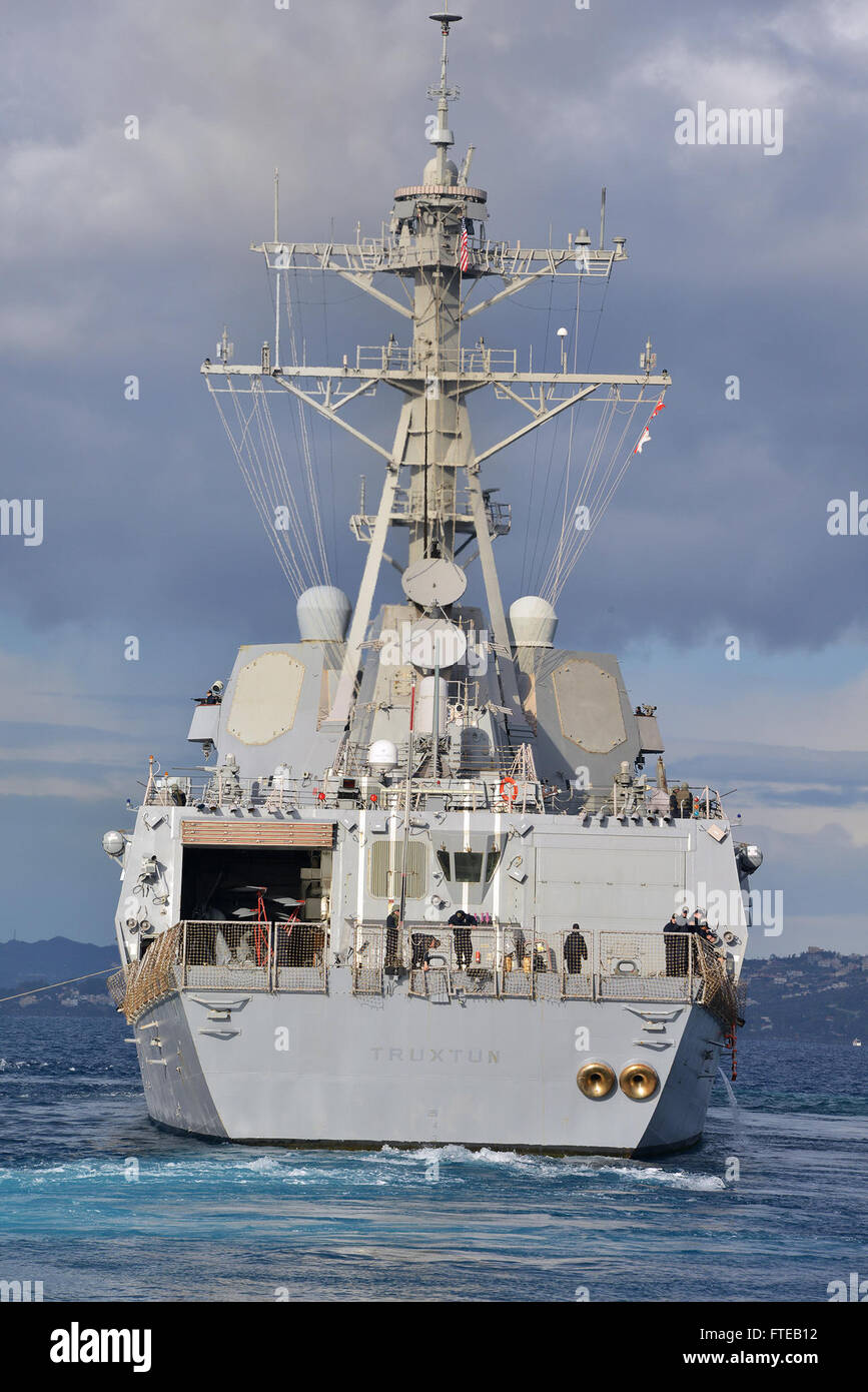 The USS Truxtun (DDG 103), a guided-missile destroyer, departs the ...