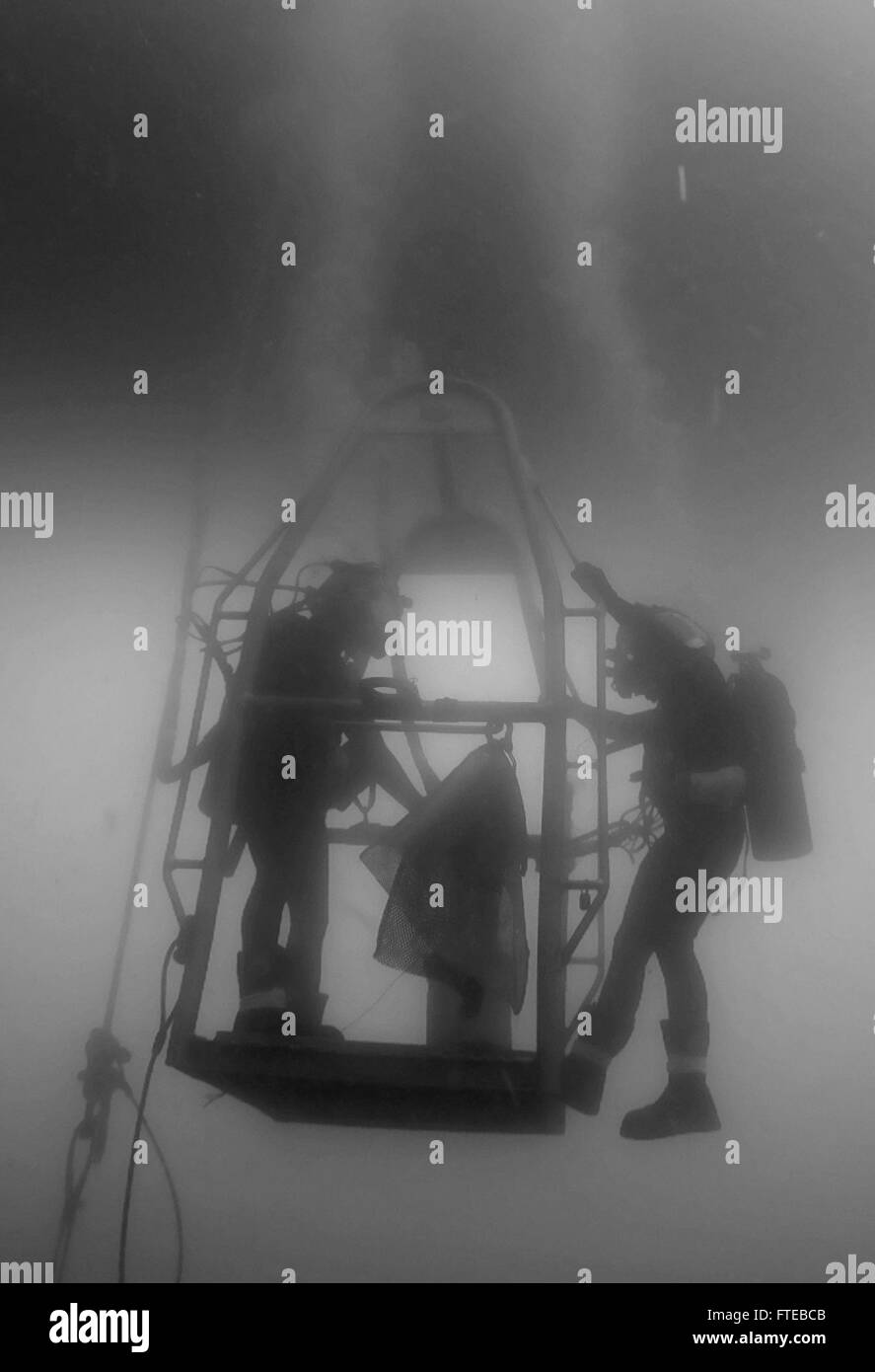 Salvage diver aircraft hi-res stock photography and images - Alamy