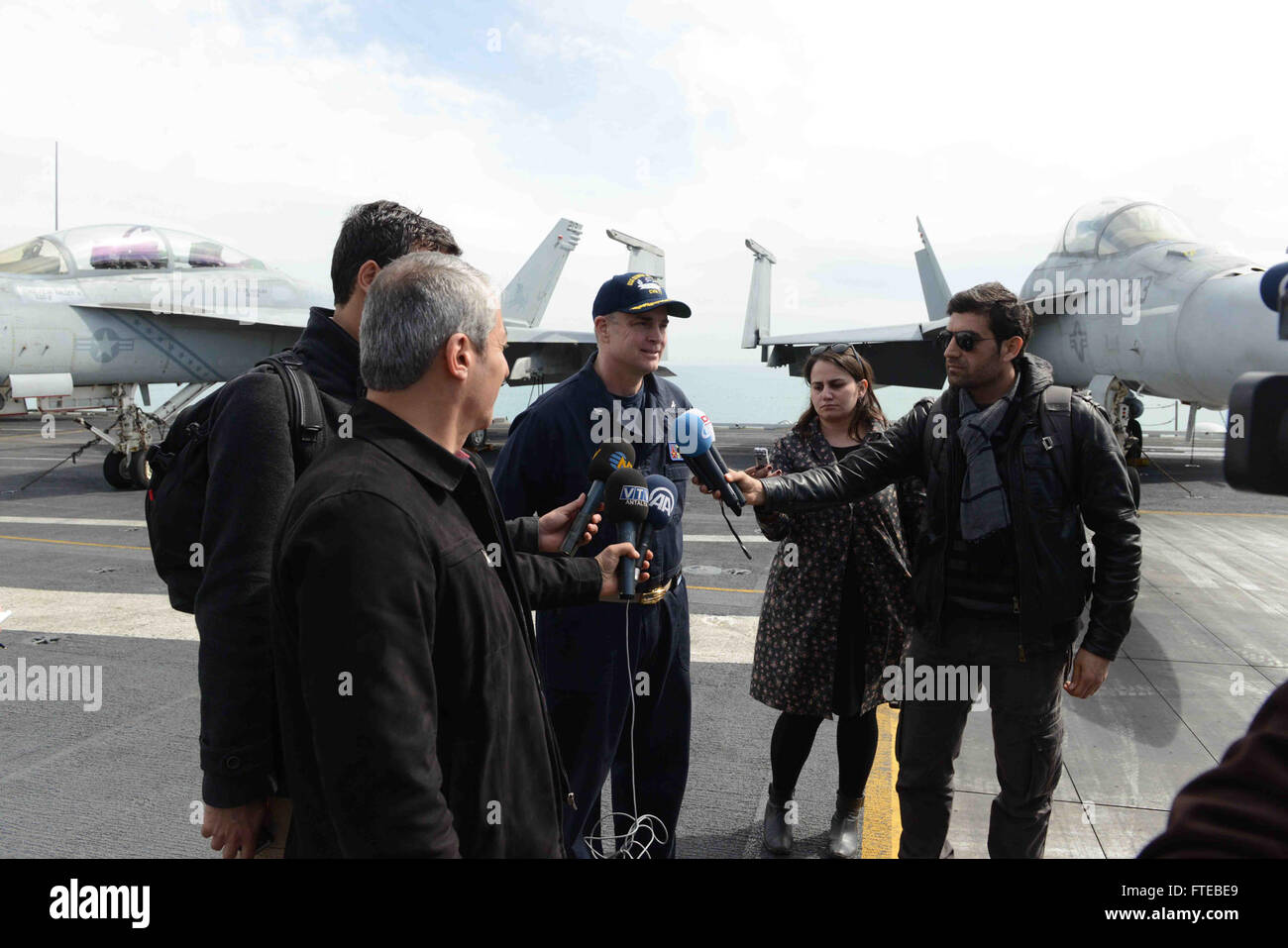 Executive officer aircraft carrier hi-res stock photography and images ...