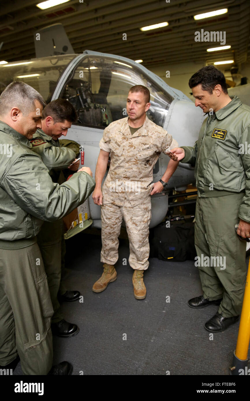 22nd marine expeditionary unit meu commanding officer hi-res stock ...