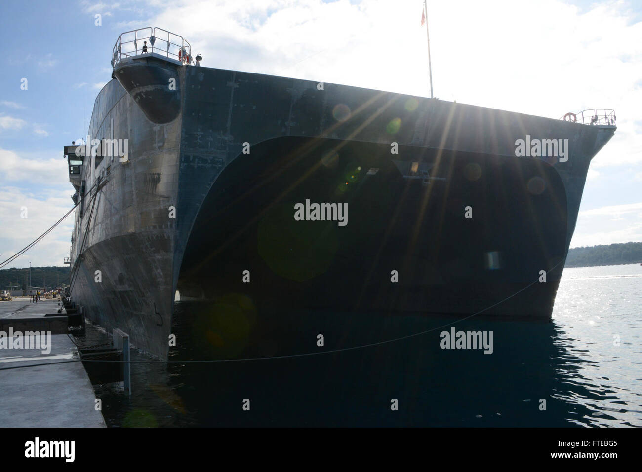 The U.S. Navy's joint high-speed vessel, the USNS Spearhead (JHSV 1 ...