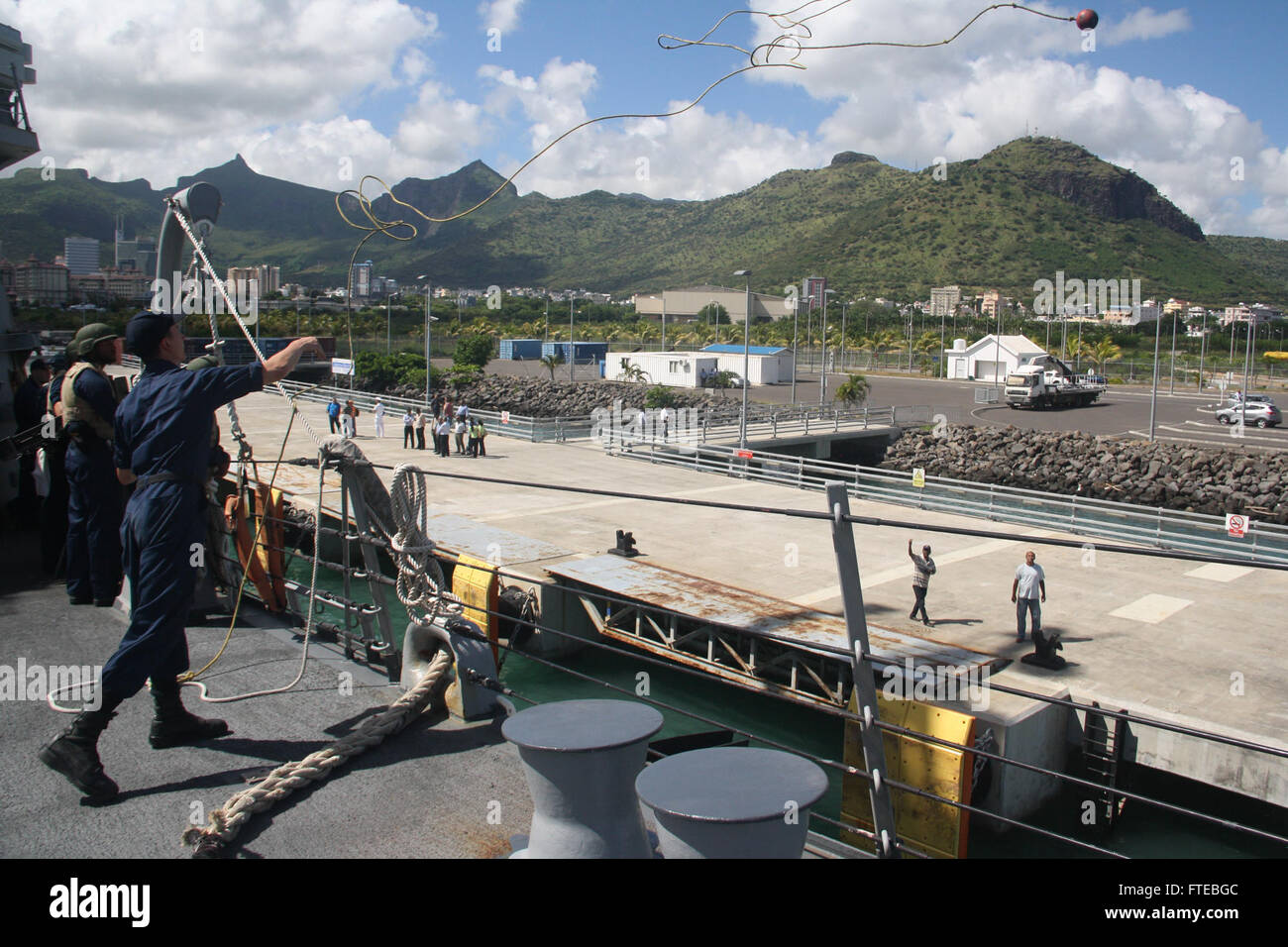 U s navy boatswains mate michael hi-res stock photography and images ...