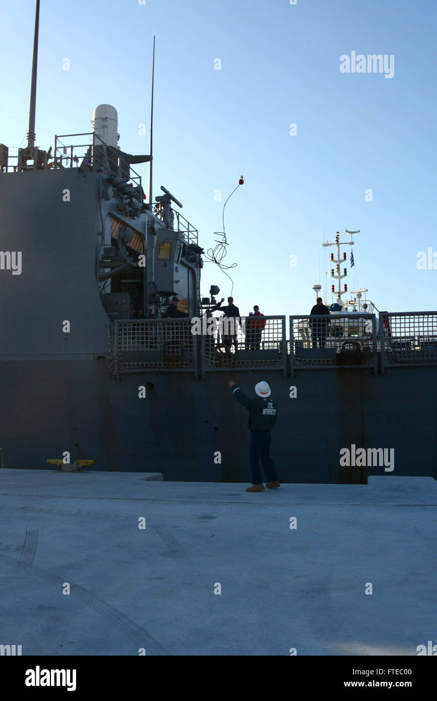 Sailors aboard the USS Elrod (FFG-55), an Oliver Hazard Perry-class ...