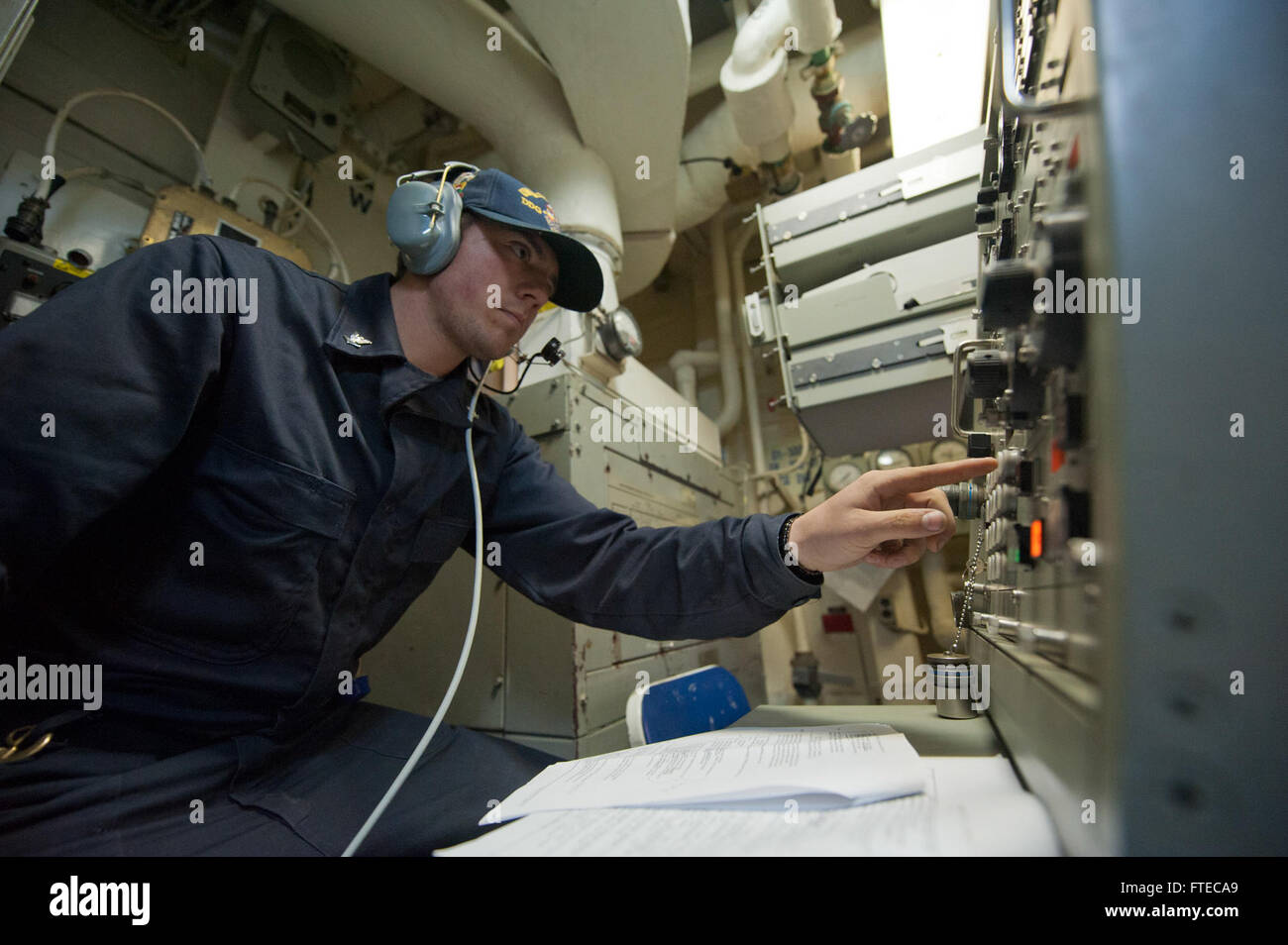 Navy fire controlman 3rd class hi-res stock photography and images - Alamy