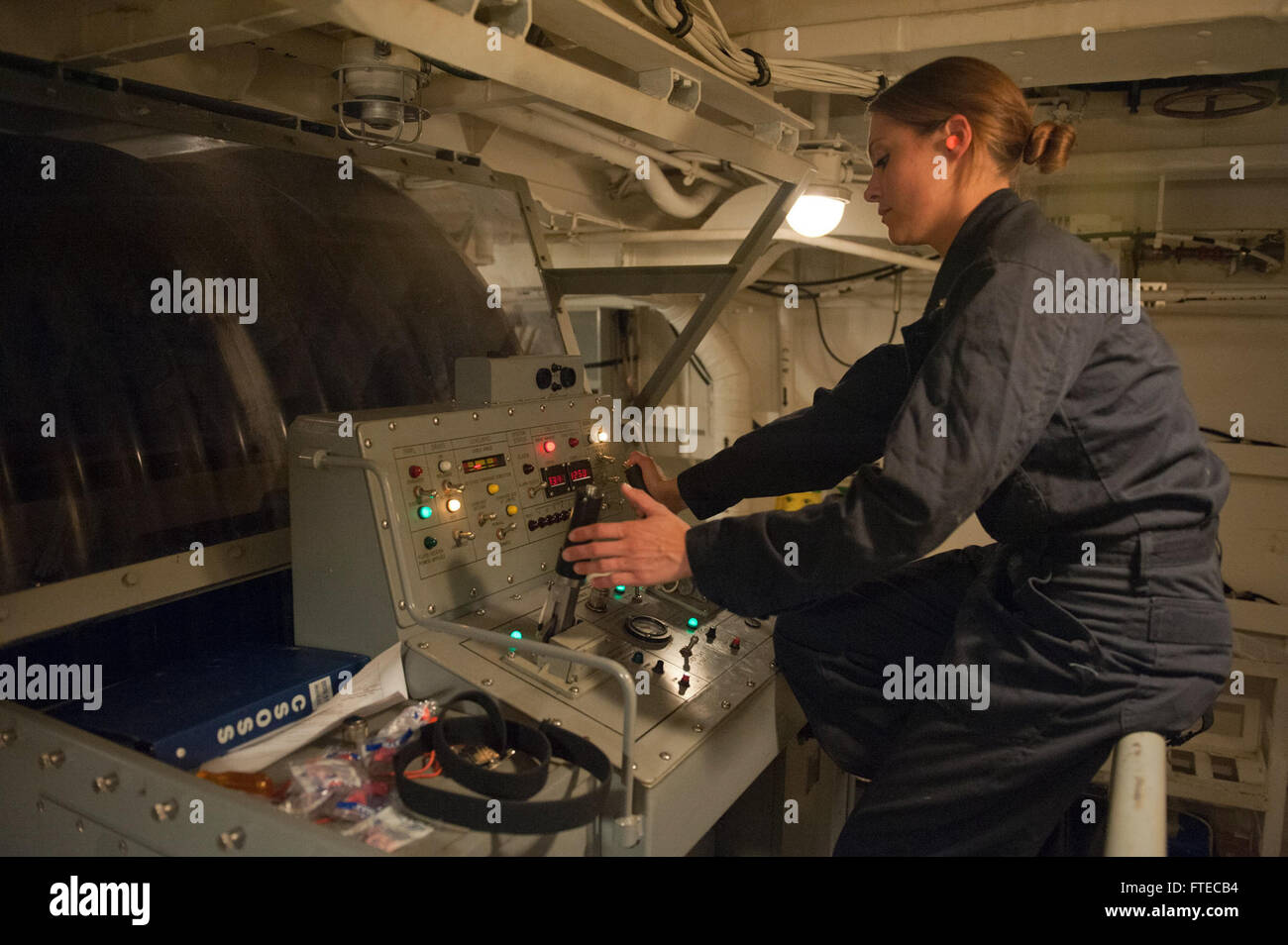 Towed sonar hi-res stock photography and images - Alamy