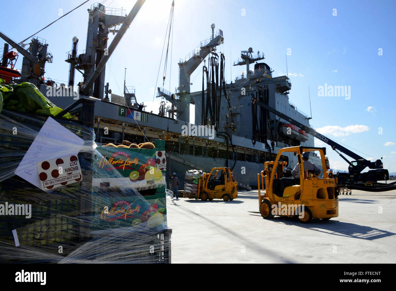 The USNS John Lenthall, a Henry J. Kaiser-class fleet replenishment ...