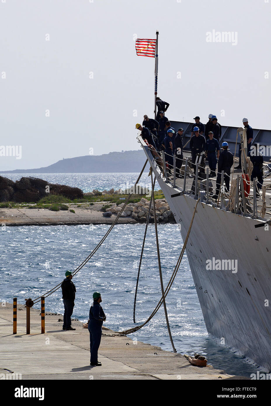 The USS Elrod (FFG 55), a guided-missile frigate, departs Souda Bay ...
