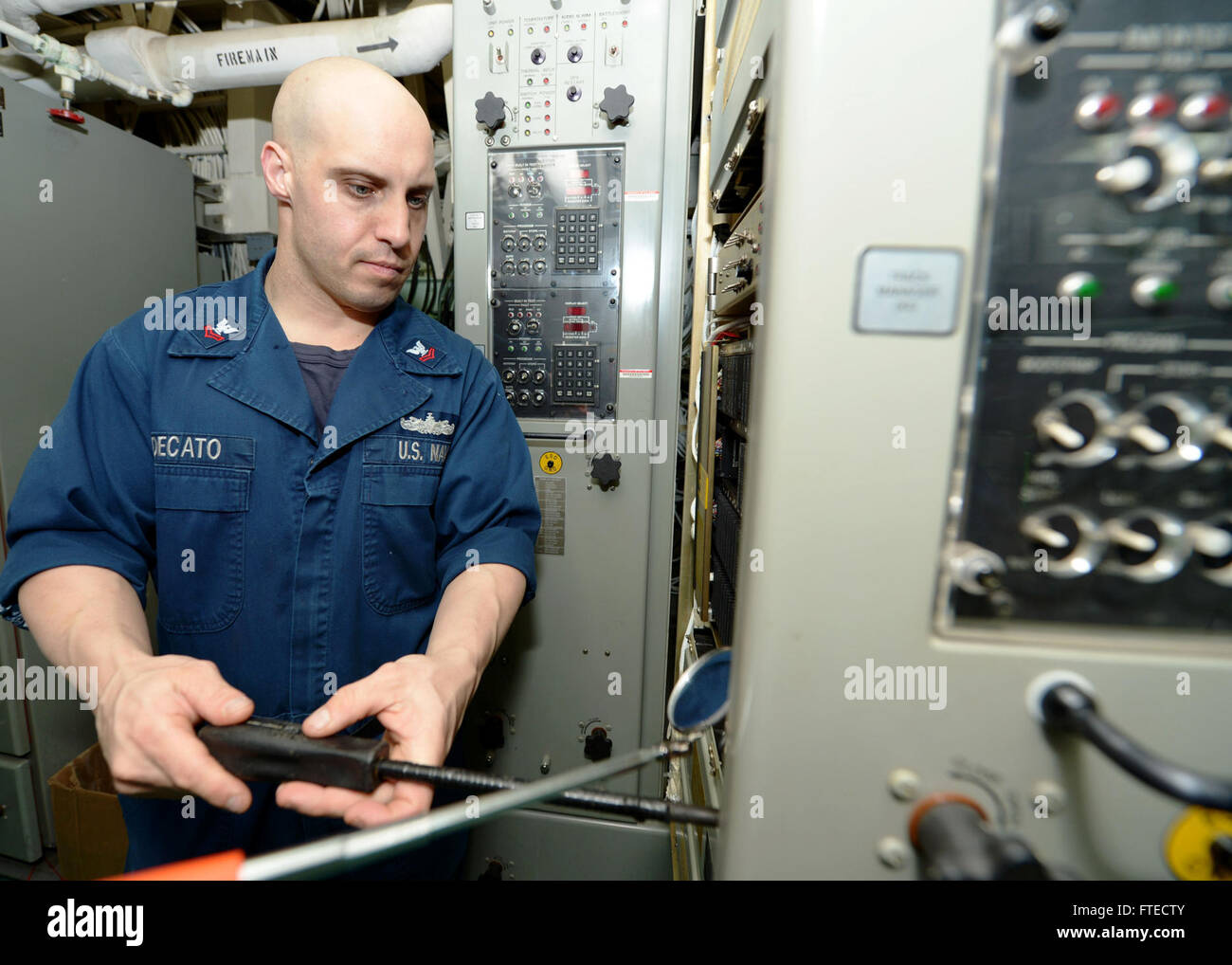 Sonar technician surface 2nd class hi-res stock photography and images ...