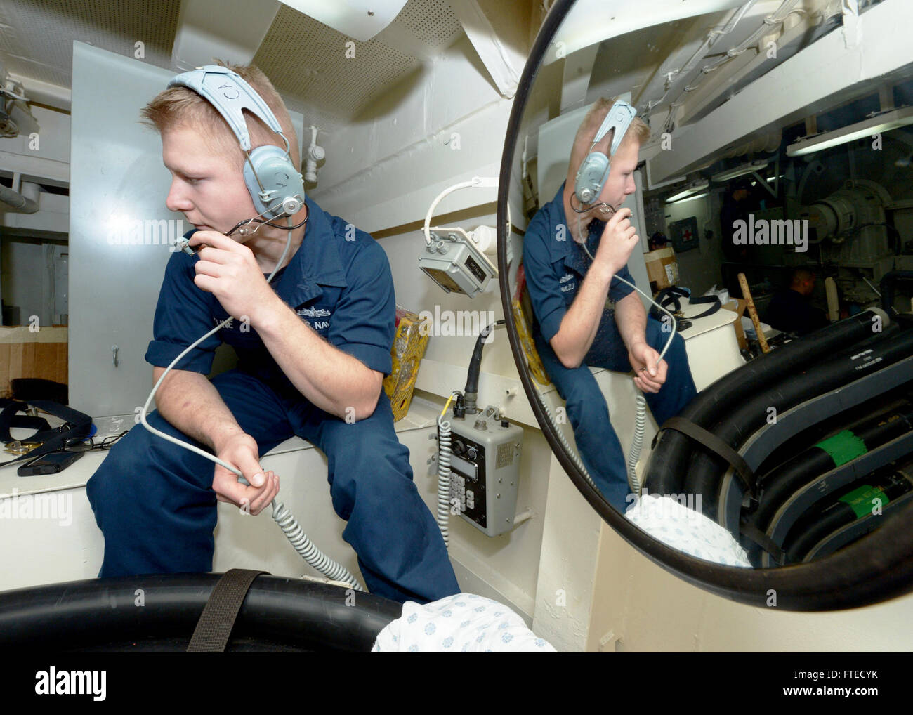 Sonar technician surface daniel kline hi-res stock photography and ...