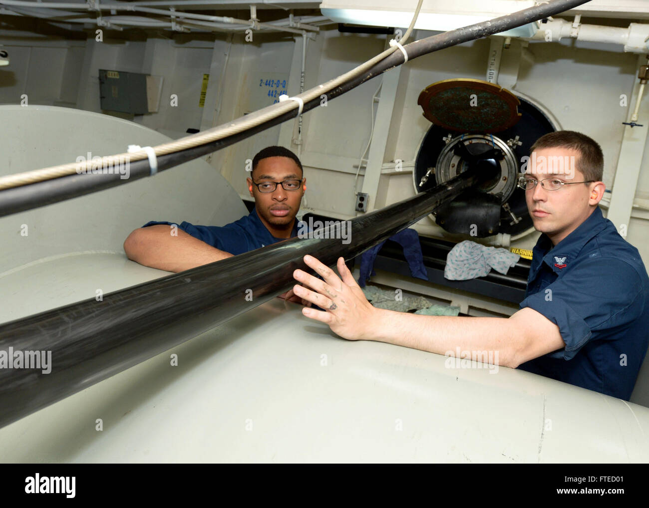 Towed array sonar hi-res stock photography and images - Alamy