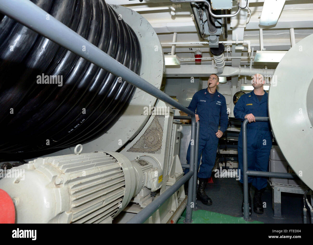 Sonar technician surface 2nd class hi-res stock photography and images ...