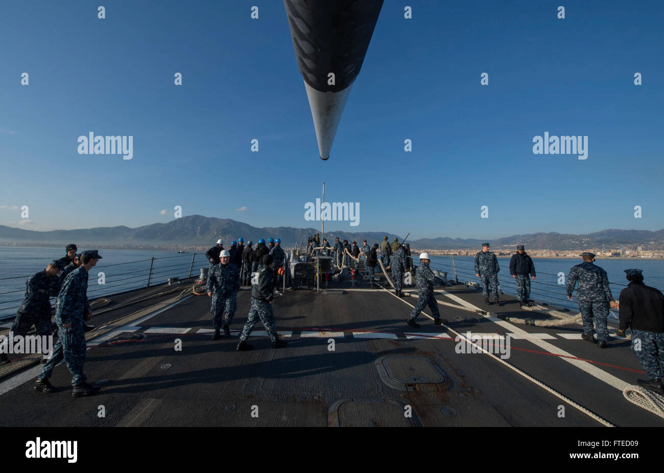 Guided missile destroyer uss mason ddg 87 hi-res stock photography and ...