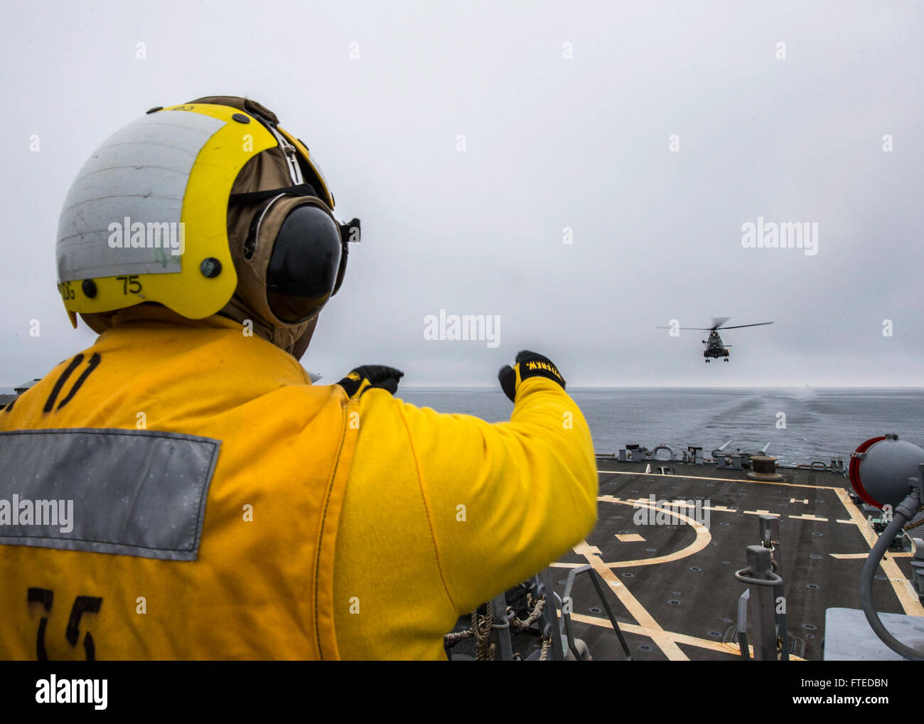 Arleigh burke class destroyers deck hi-res stock photography and images ...