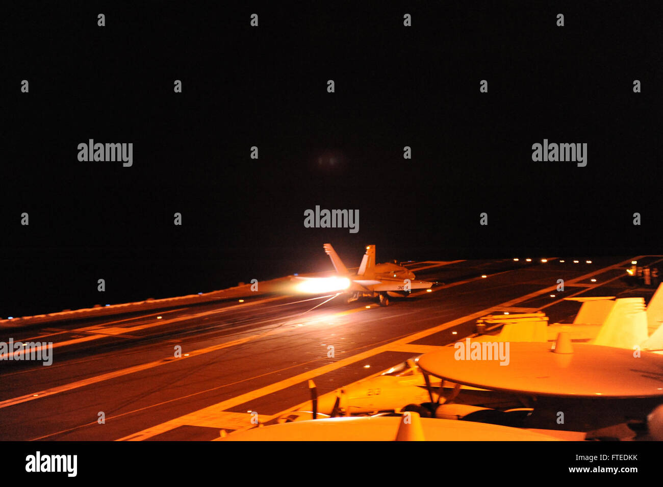 Cvn 80 hi-res stock photography and images - Alamy