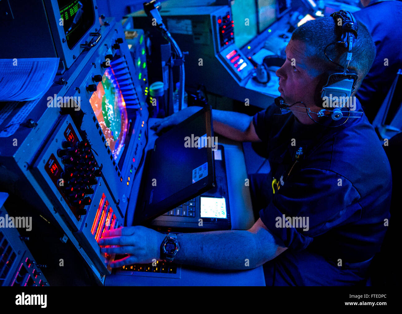 U s navy chief fire controlman hi-res stock photography and images - Alamy