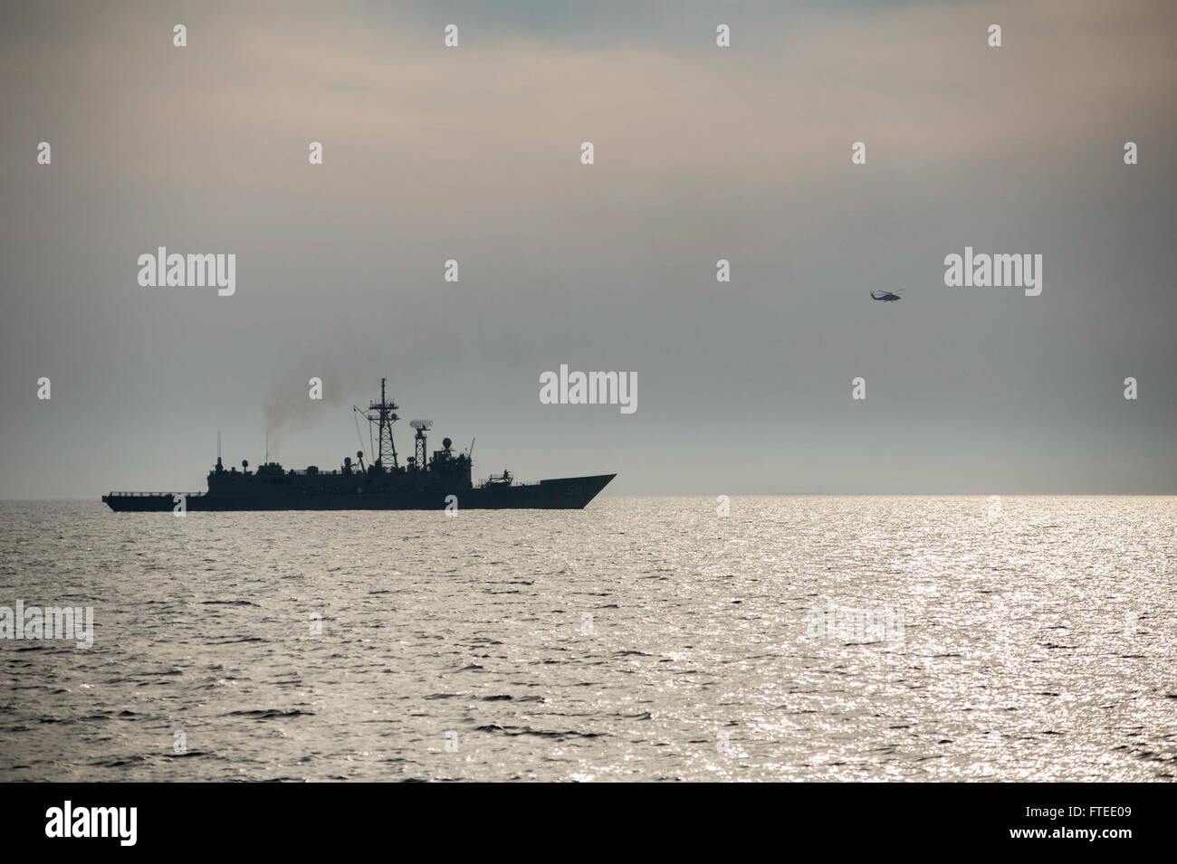 This image shows the USS Taylor (FFG 50), an Oliver Hazard Perry-class ...