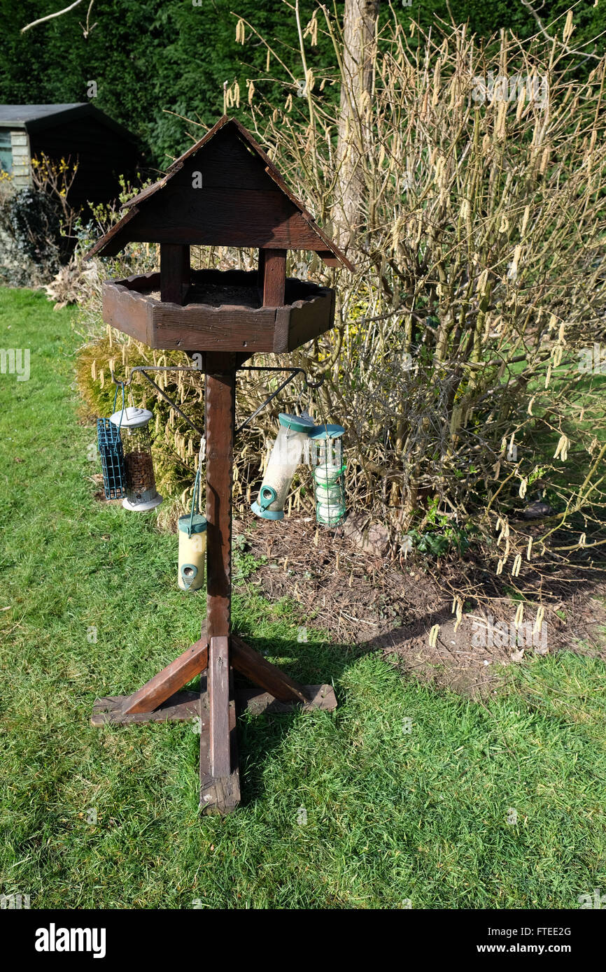 Bird table hi-res stock photography and images - Alamy
