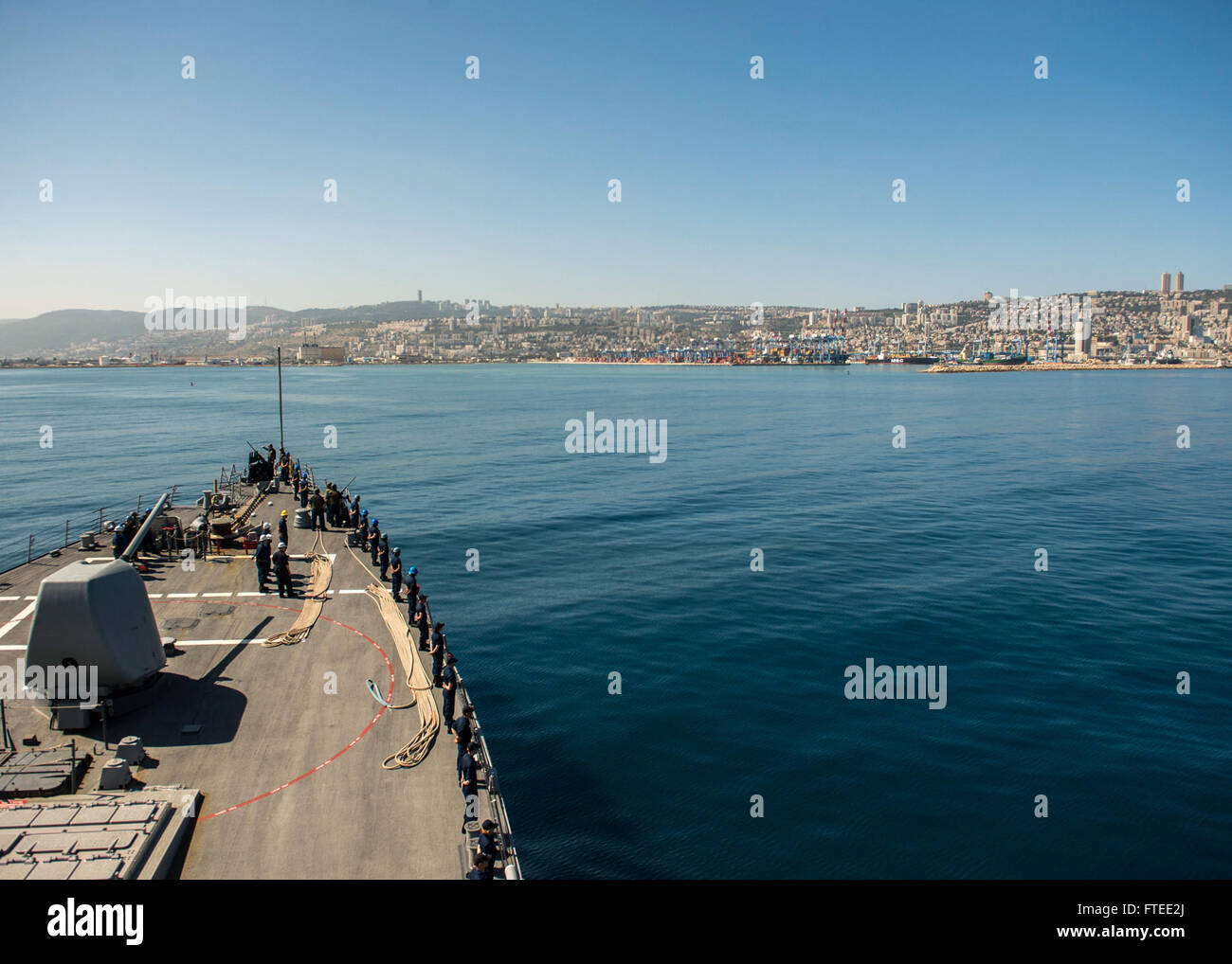 The USS Donald Cook (DDG 75), an Arleigh Burke-class guided-missile ...