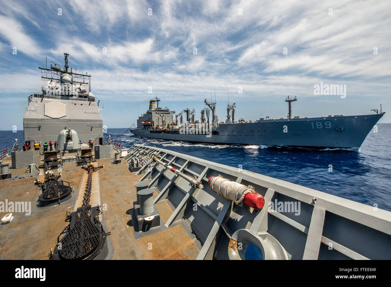 Us navy replenishment oiler hi-res stock photography and images - Alamy