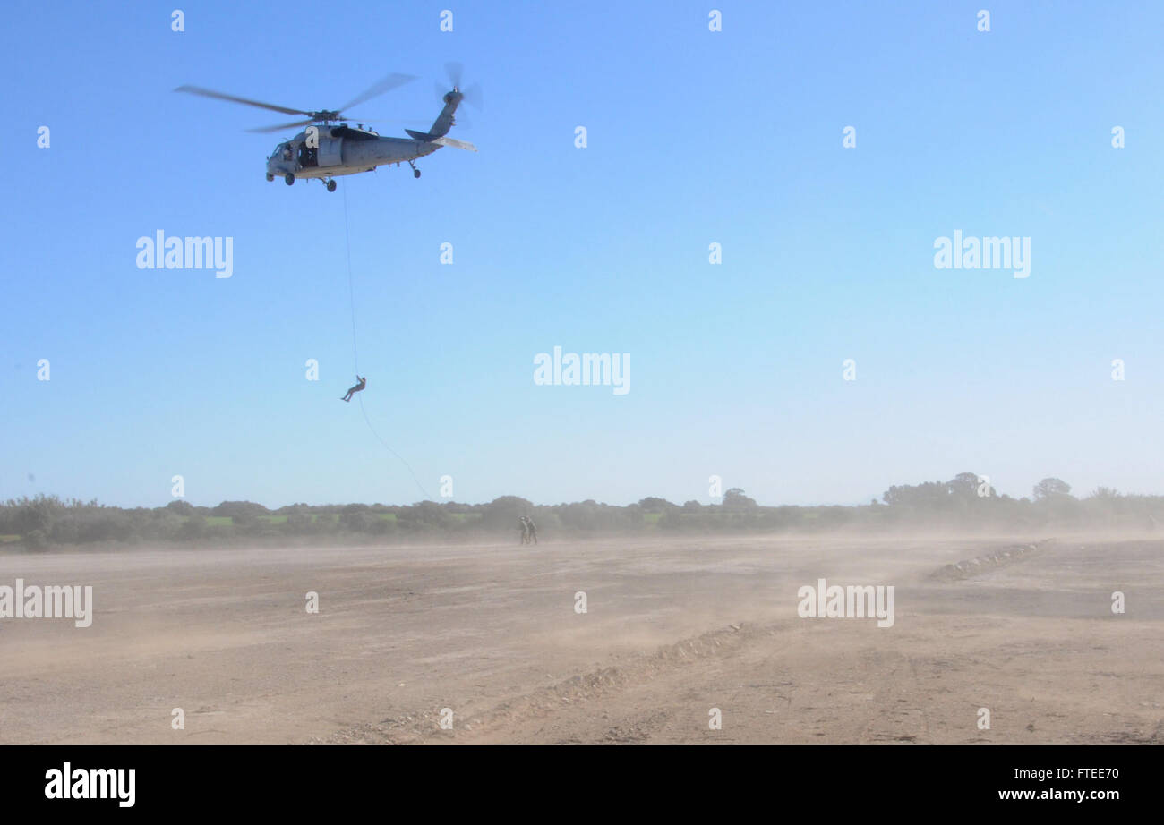 Helicopter rappelling hi-res stock photography and images - Alamy