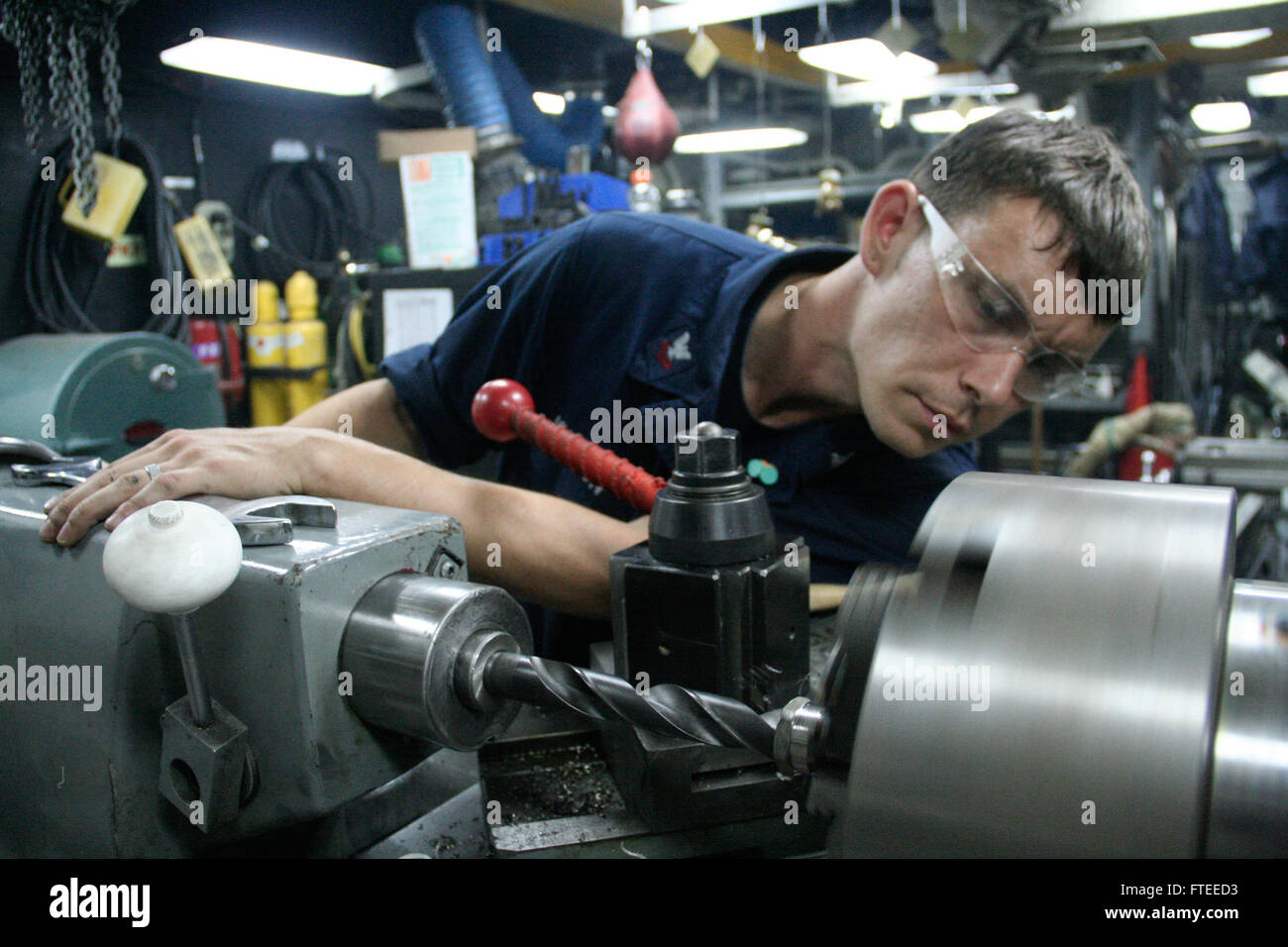 Military workshop operations hi-res stock photography and images - Alamy