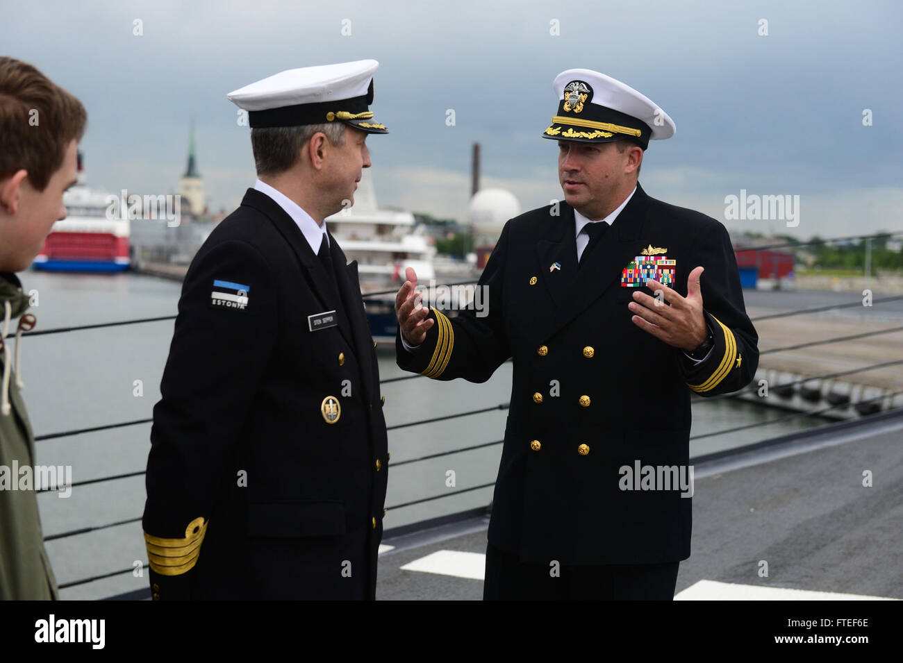 Cmdr. Brian Diebold, commanding officer of USS Oscar Austin (DDG 79 ...