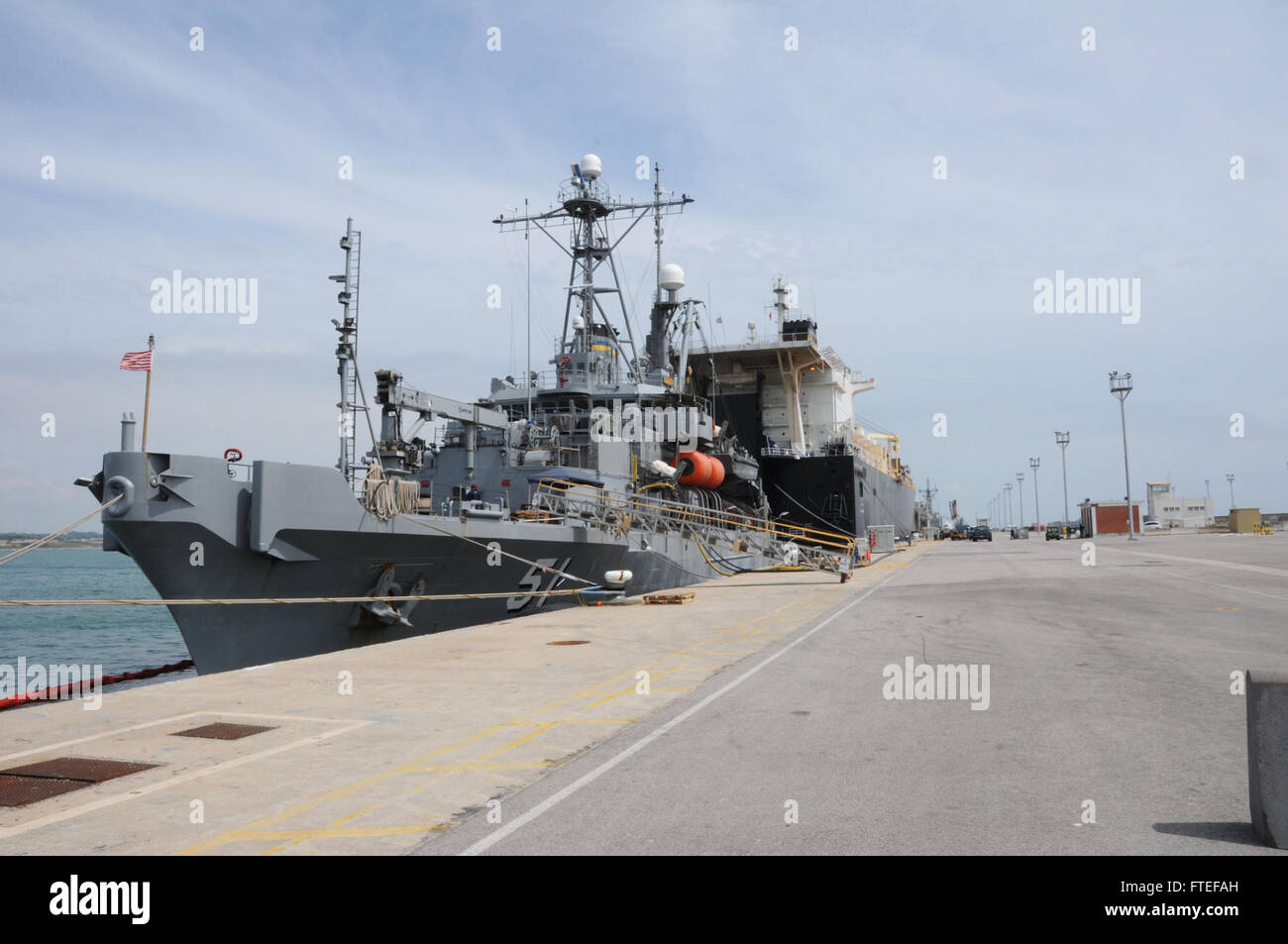 The USNS Grasp (T-ARS 51), a Military Sealift Command rescue and ...