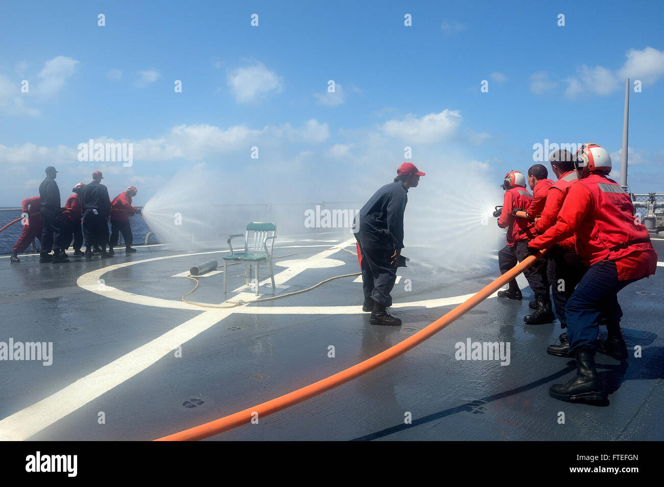 U s navy chief damage controlman hi-res stock photography and images ...