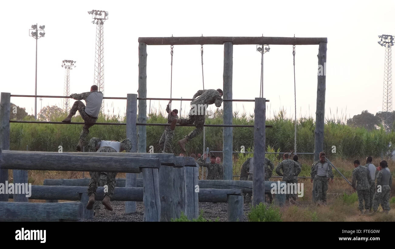 Marine corps obstacle course hi-res stock photography and images - Alamy