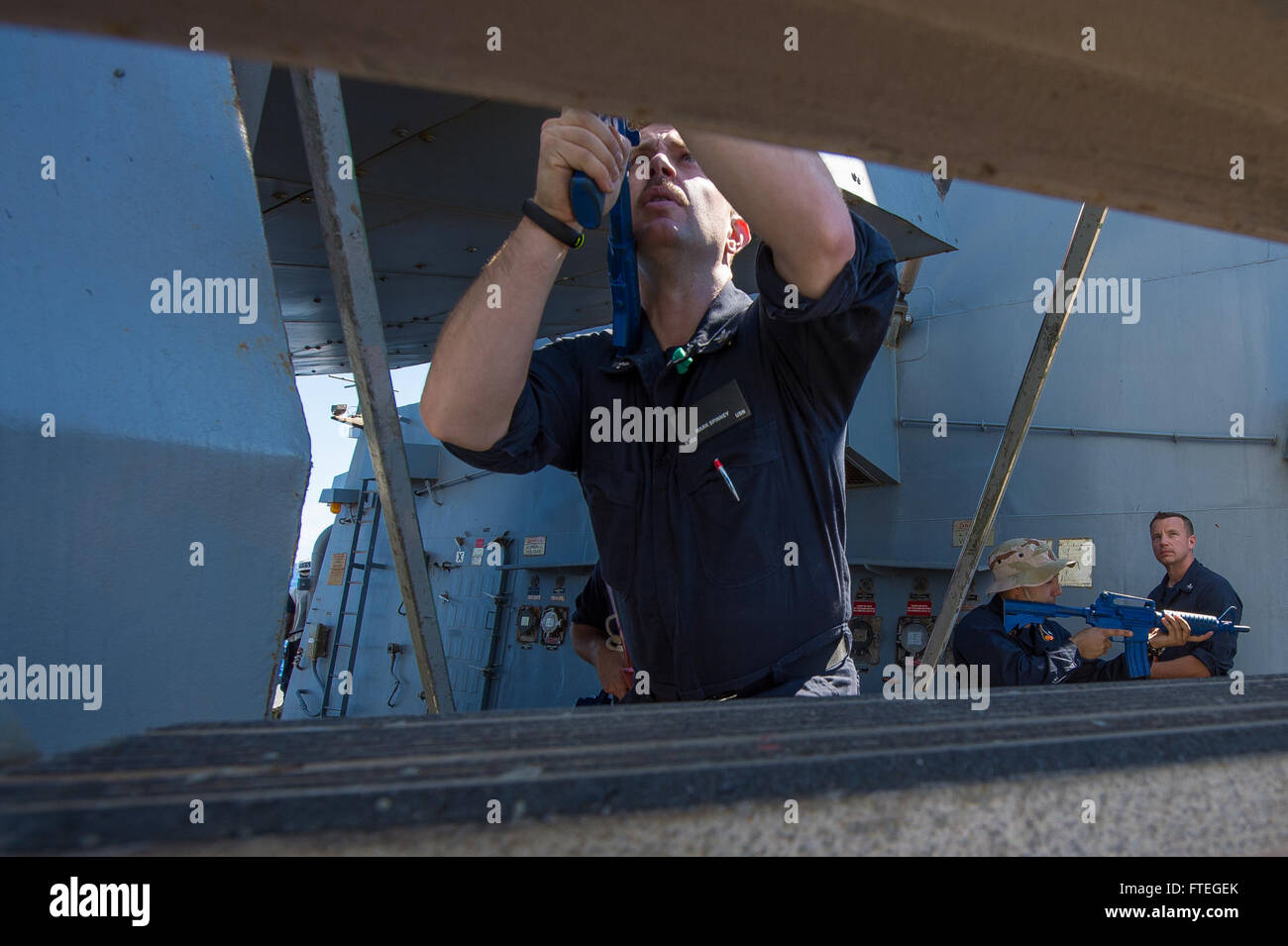 Uss destroyer and sonar hi-res stock photography and images - Alamy