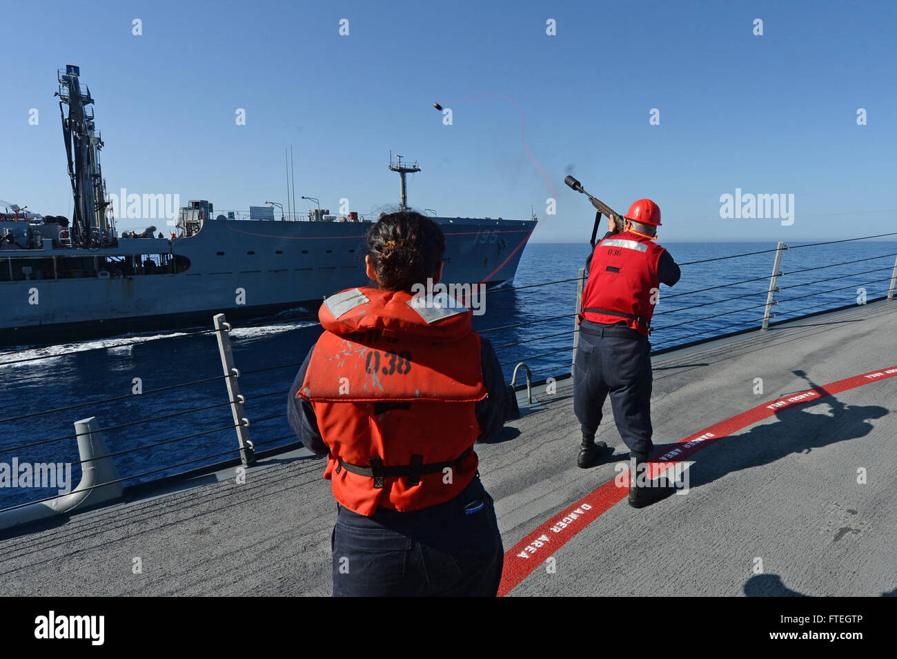 Heaving line hi-res stock photography and images - Alamy