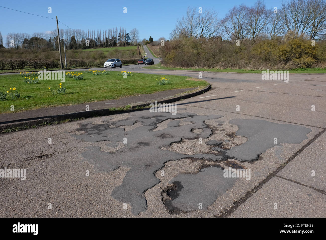 Pothole in tarmac hi-res stock photography and images - Alamy