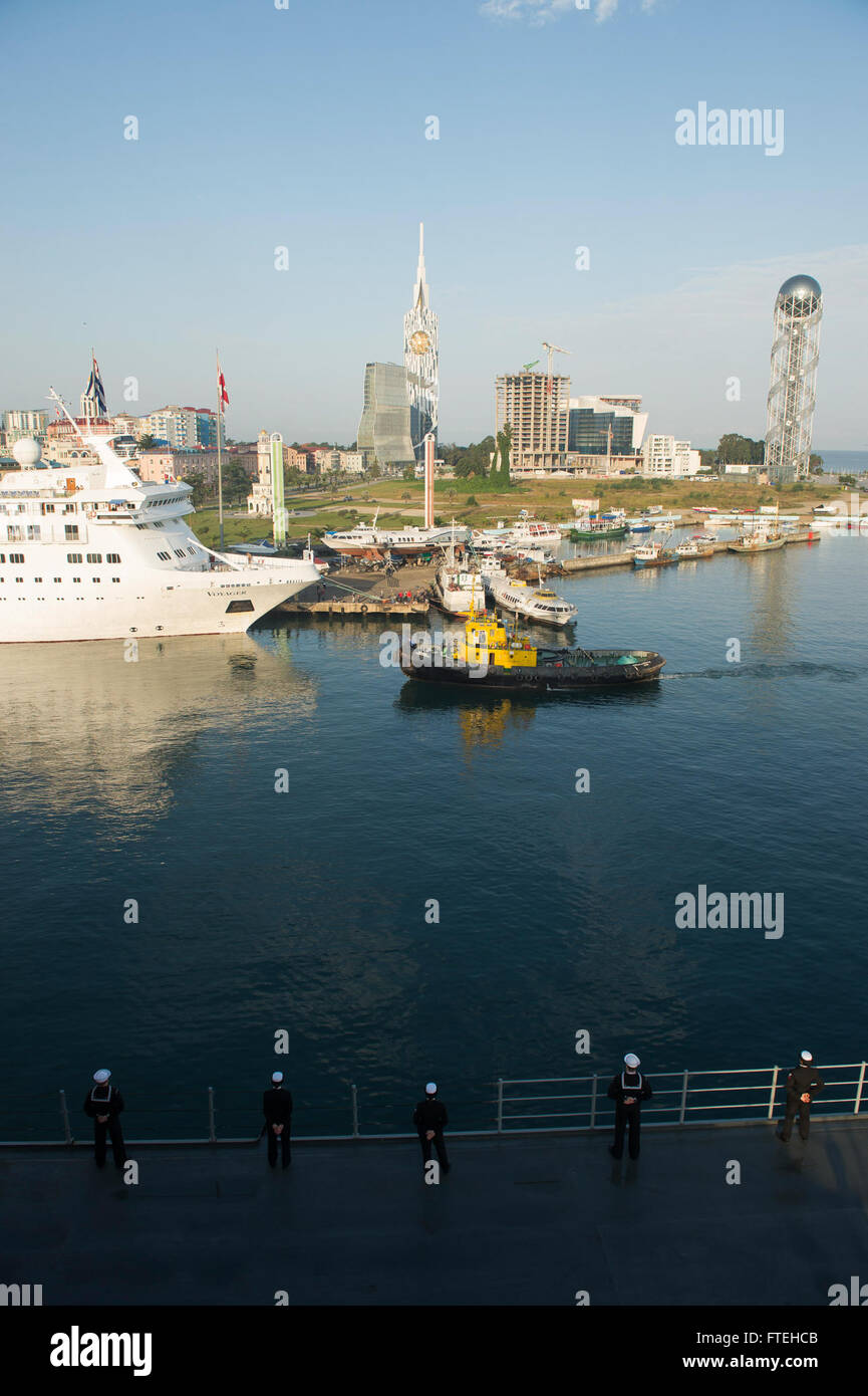 The USS Mount Whitney, a U.S. 6th Fleet command and control ship ...