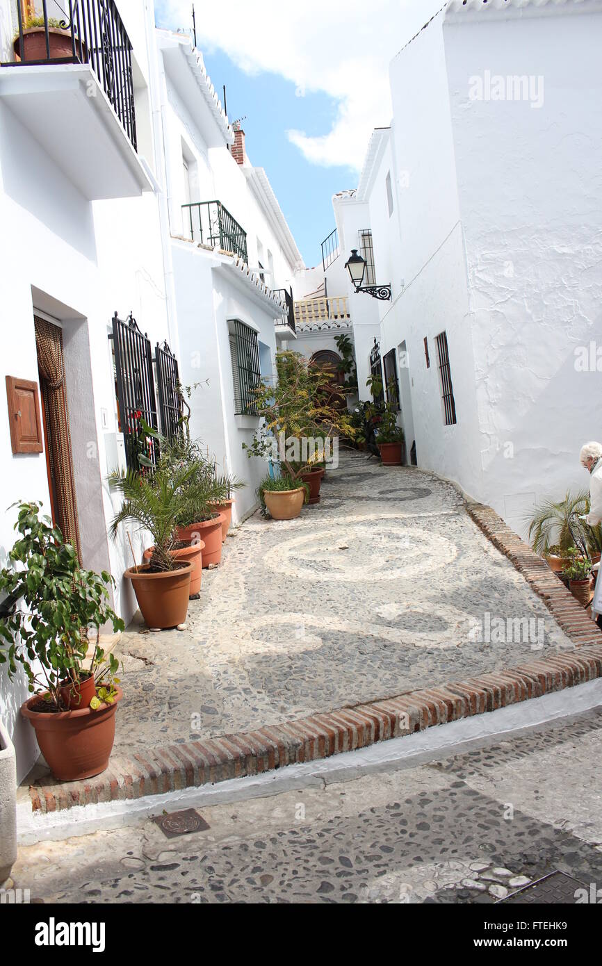 Backstreet of a small town in the Costa Del Sol Stock Photo - Alamy