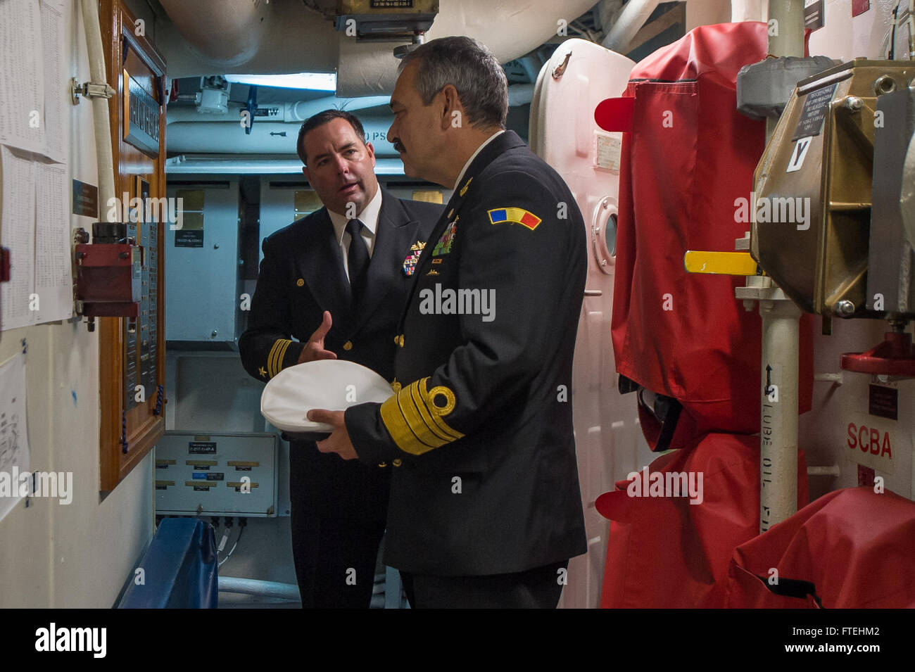 Uss cole 2000 hi-res stock photography and images - Alamy