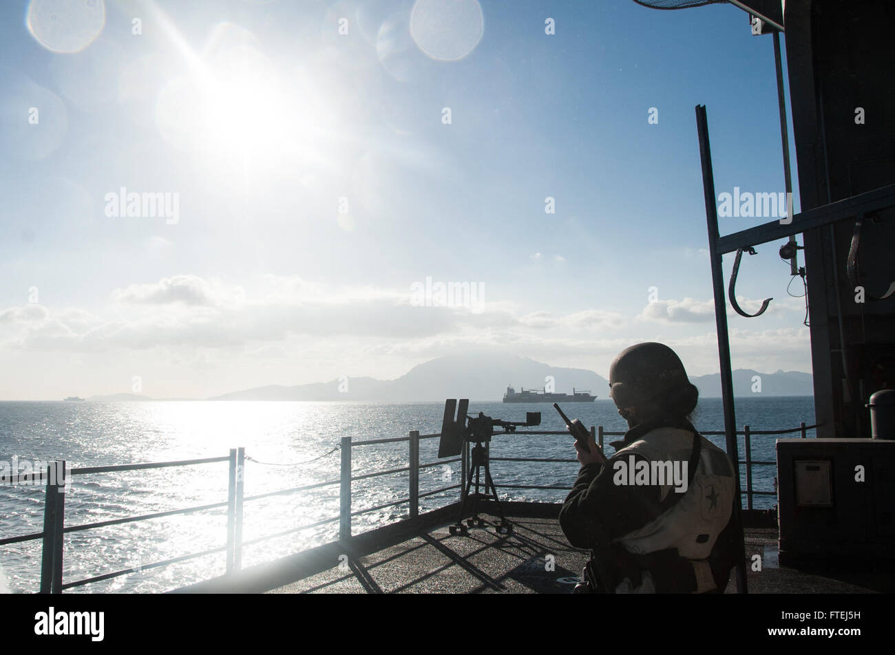 Aviation Boatswain's Mate Airman Apprentice Elizabeth Rysenga performs ...