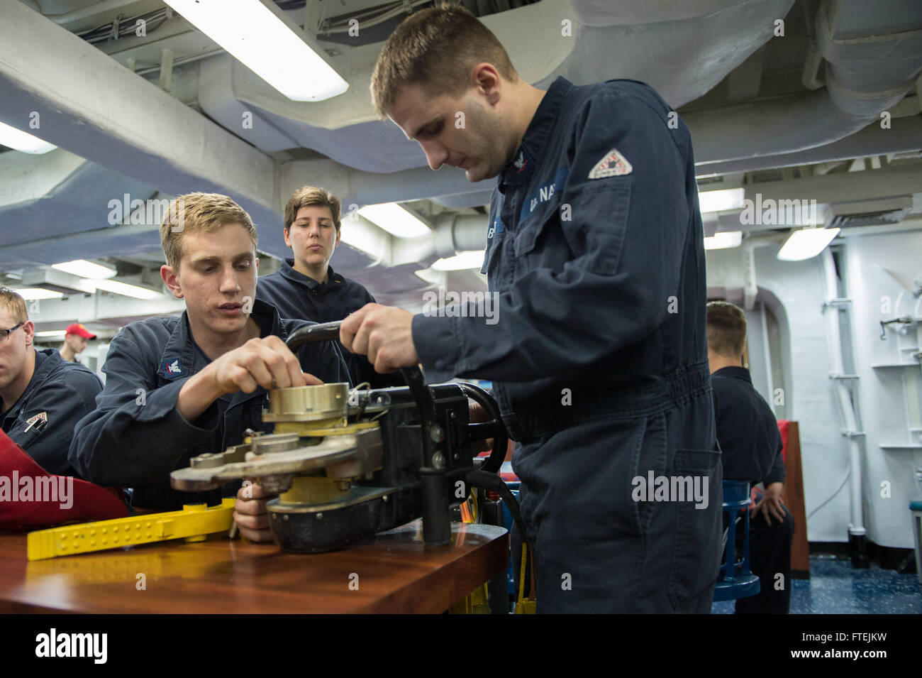 U s navy electricians mate 3rd hi-res stock photography and images - Alamy