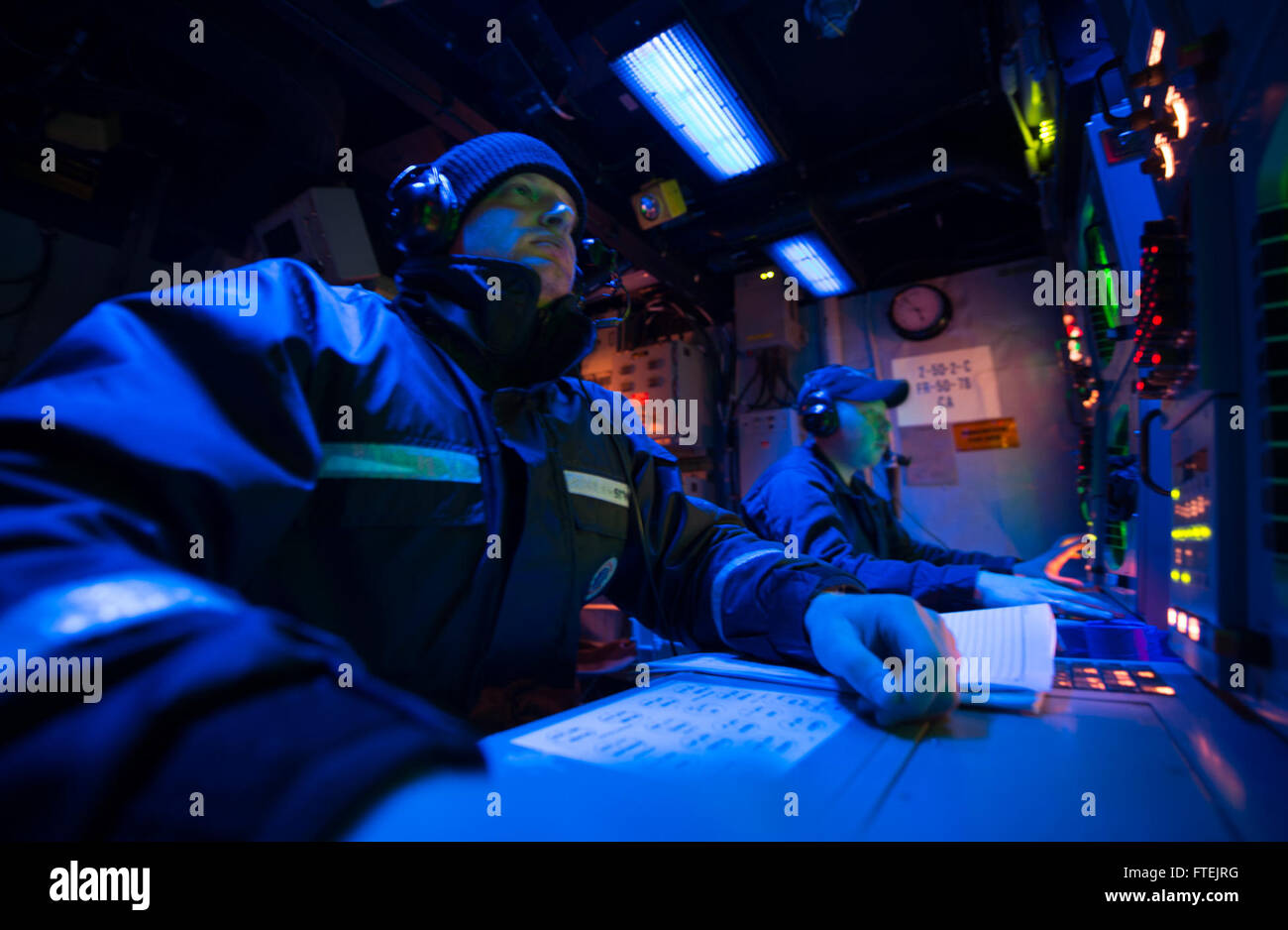 Uss destroyer with sonar hi-res stock photography and images - Alamy