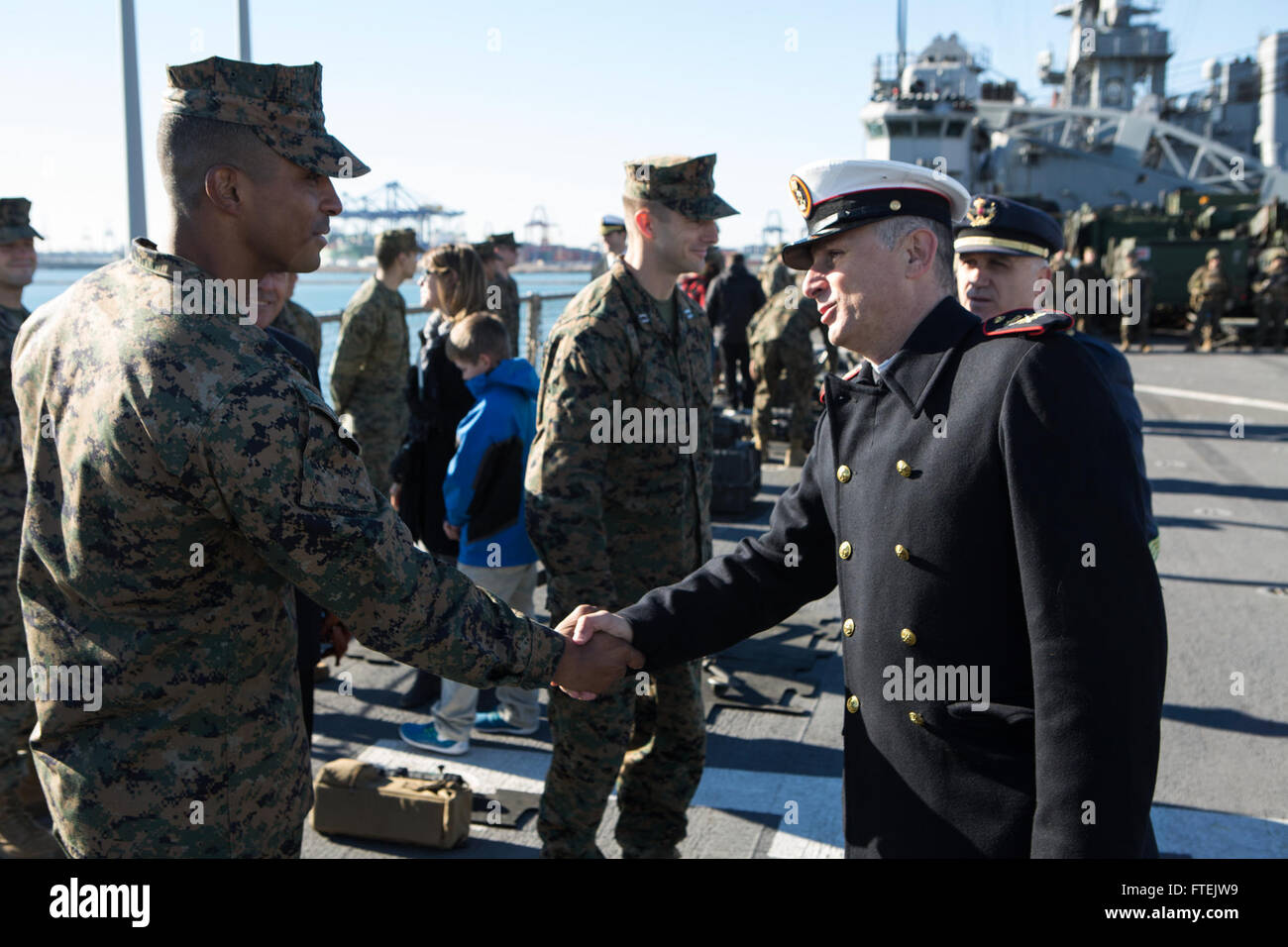 Handshakes visit hi-res stock photography and images - Alamy