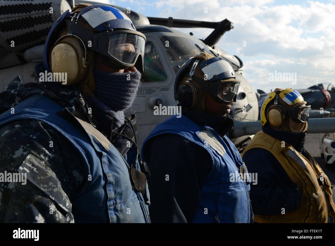 Navy ship chains hi-res stock photography and images - Alamy