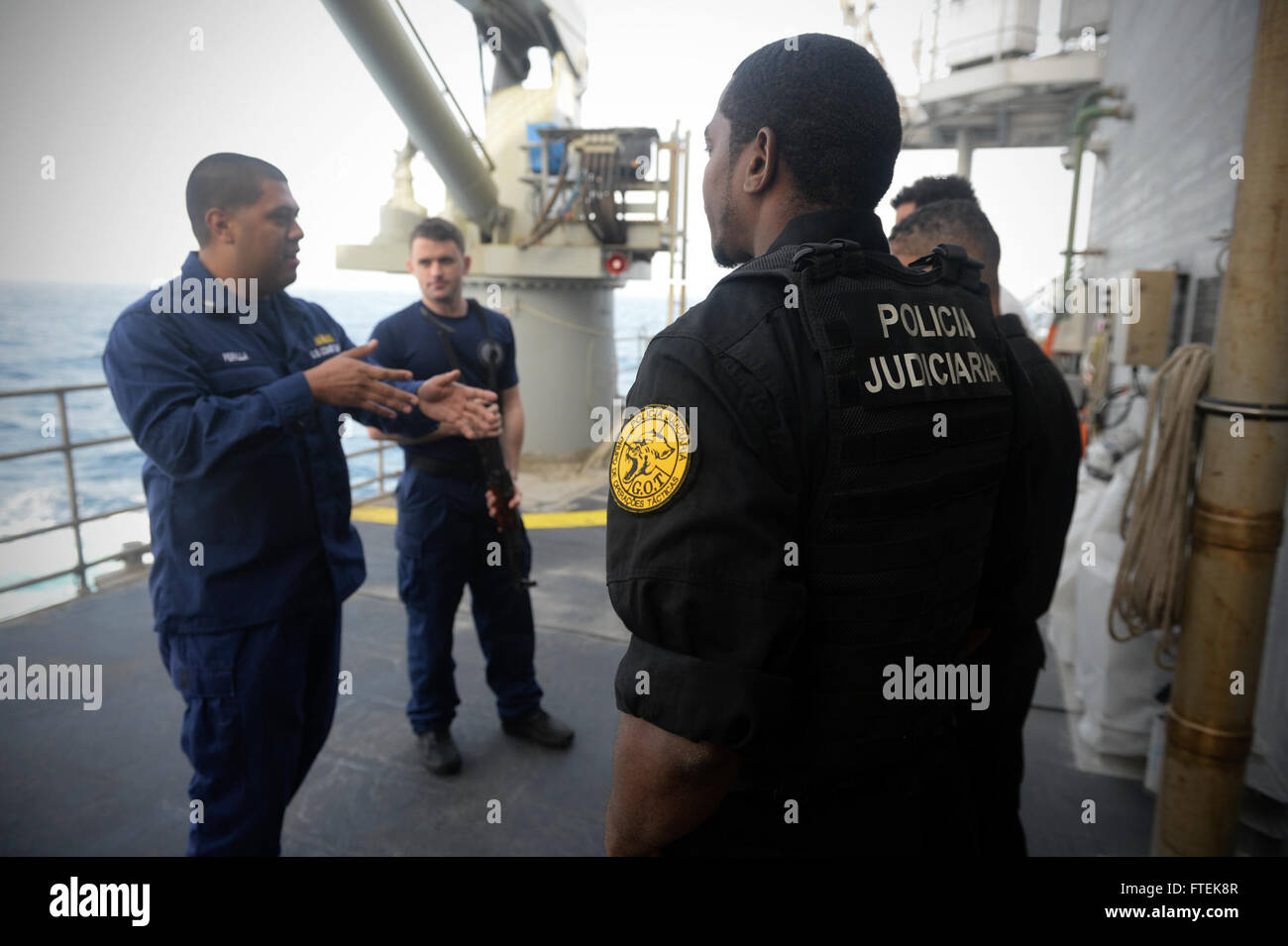 Members of U.S. Coast Guard Law Enforcement Detachment 407 conduct ...